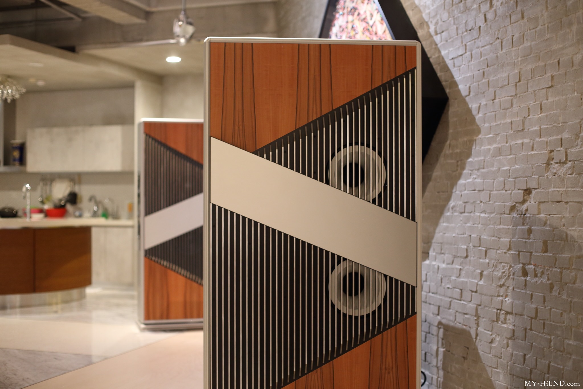 菁英的頂級選擇: Burmester BC350旗艦喇叭 – MY-HiEND