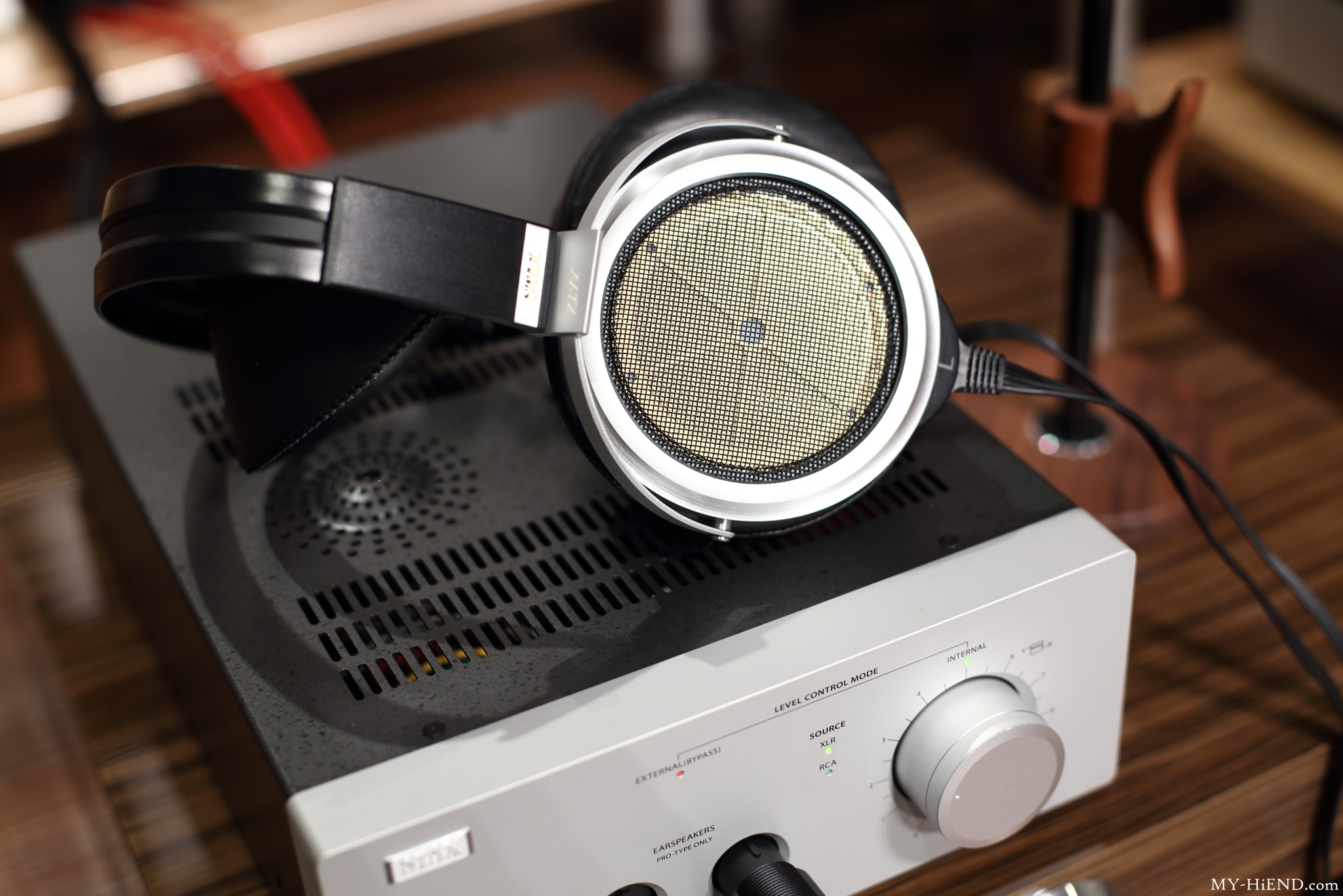 靜電耳機的標準配備: STAX SRM-700T真空管擴大機 – MY-HiEND