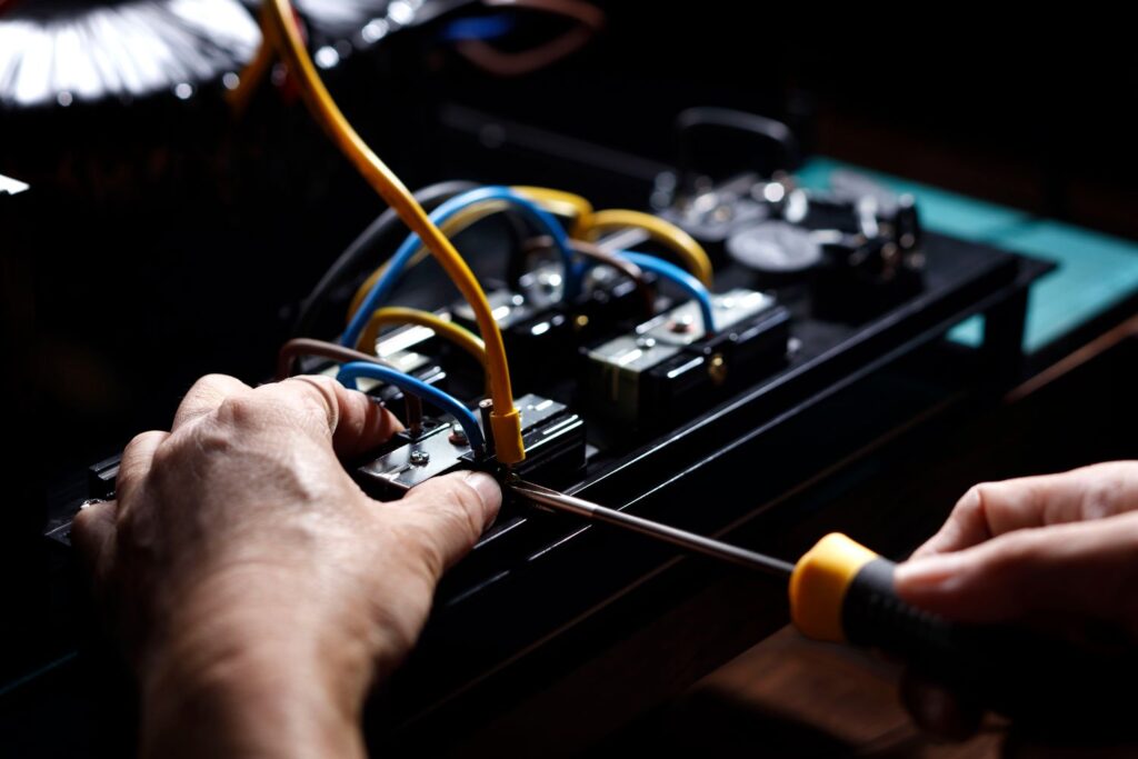 隔離雜訊，純淨音色再生: PLiXiR Elite BAC 3000/3000V全平衡式電源 – MY-HiEND