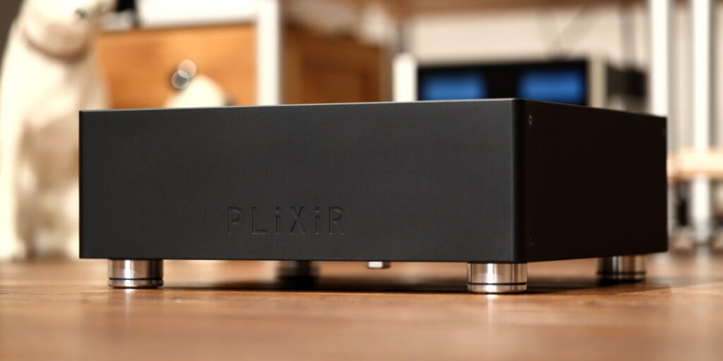 隔離雜訊，純淨音色再生: PLiXiR Elite BAC 3000/3000V全平衡式電源 – MY-HiEND