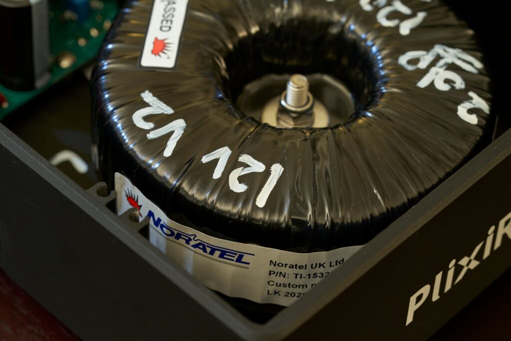 絕對不可忽視的關鍵細節: PLiXiR Elite BDC直流輸出全平衡式電源 – MY-HiEND