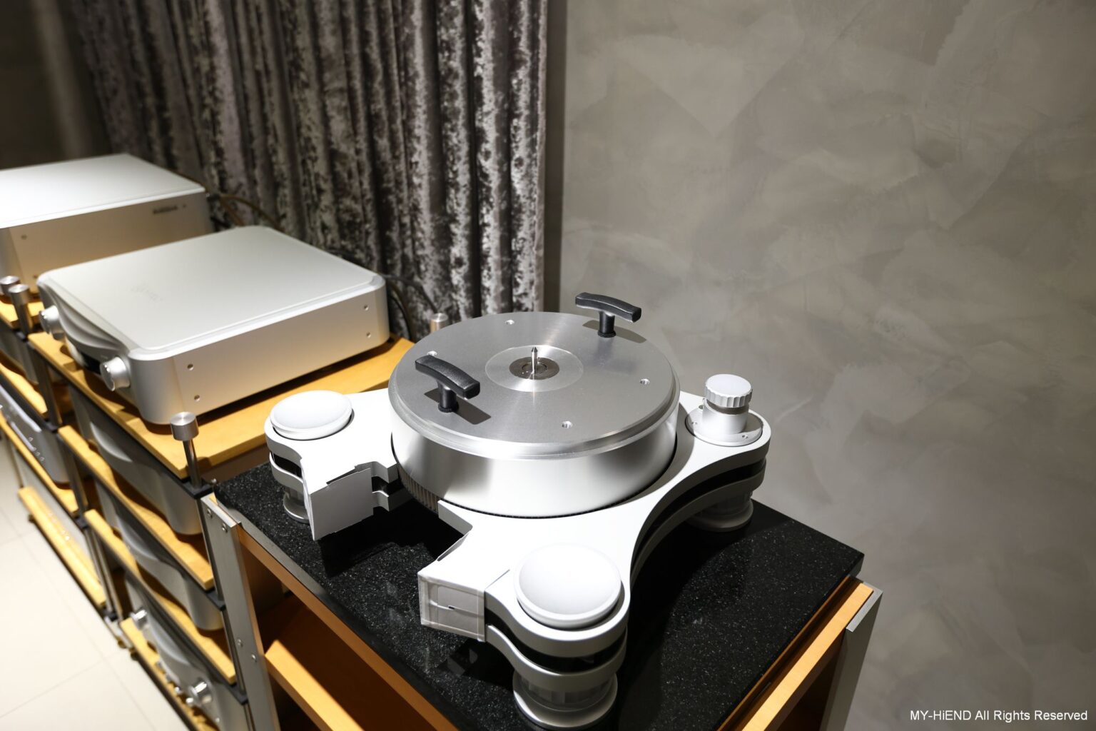 窺見自然精緻之聲: Esoteric Grandioso T1頂級黑膠唱盤 – MY-HiEND