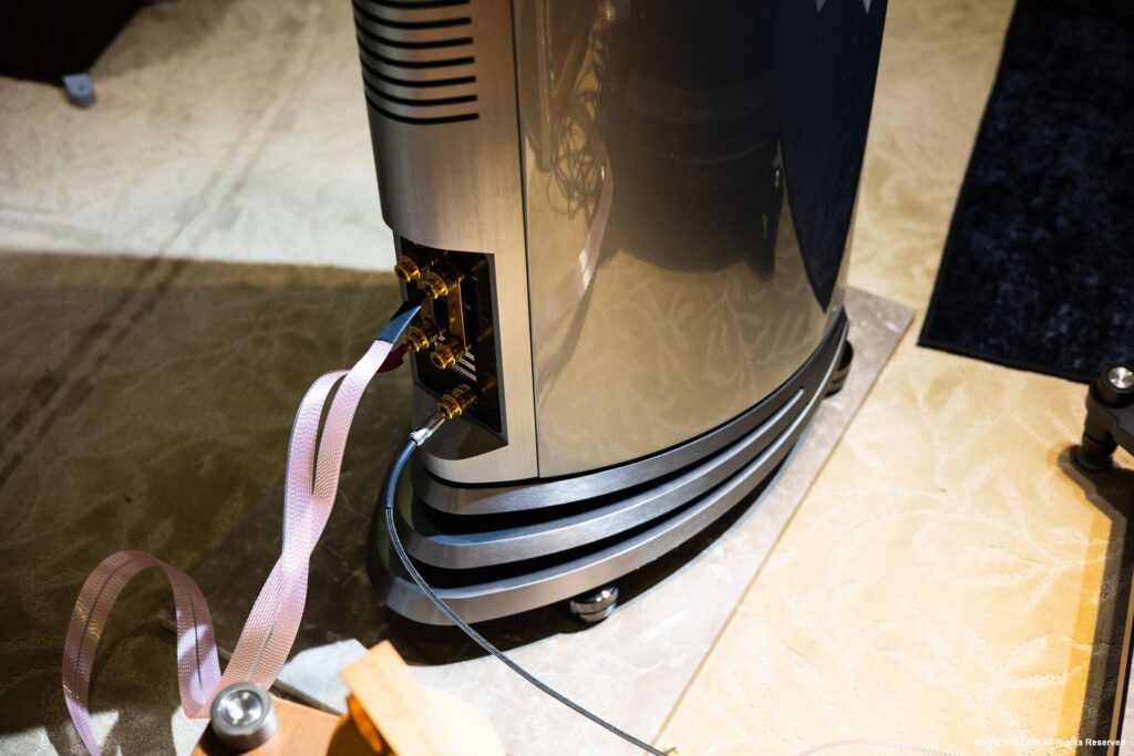 飽滿的音色，生動充滿細節: Audiovector R 8 Arreté落地喇叭 – MY-HiEND